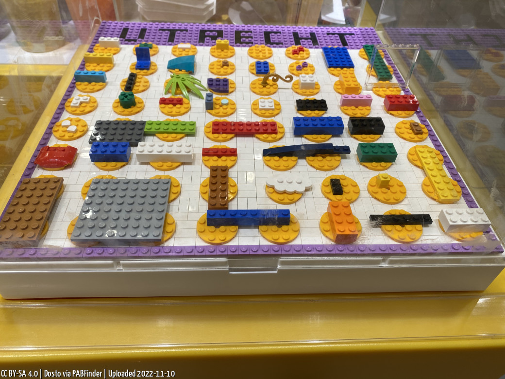 Pick a Brick photo from LEGO Store Utrecht, Nov 10, 2022 | PABFinder