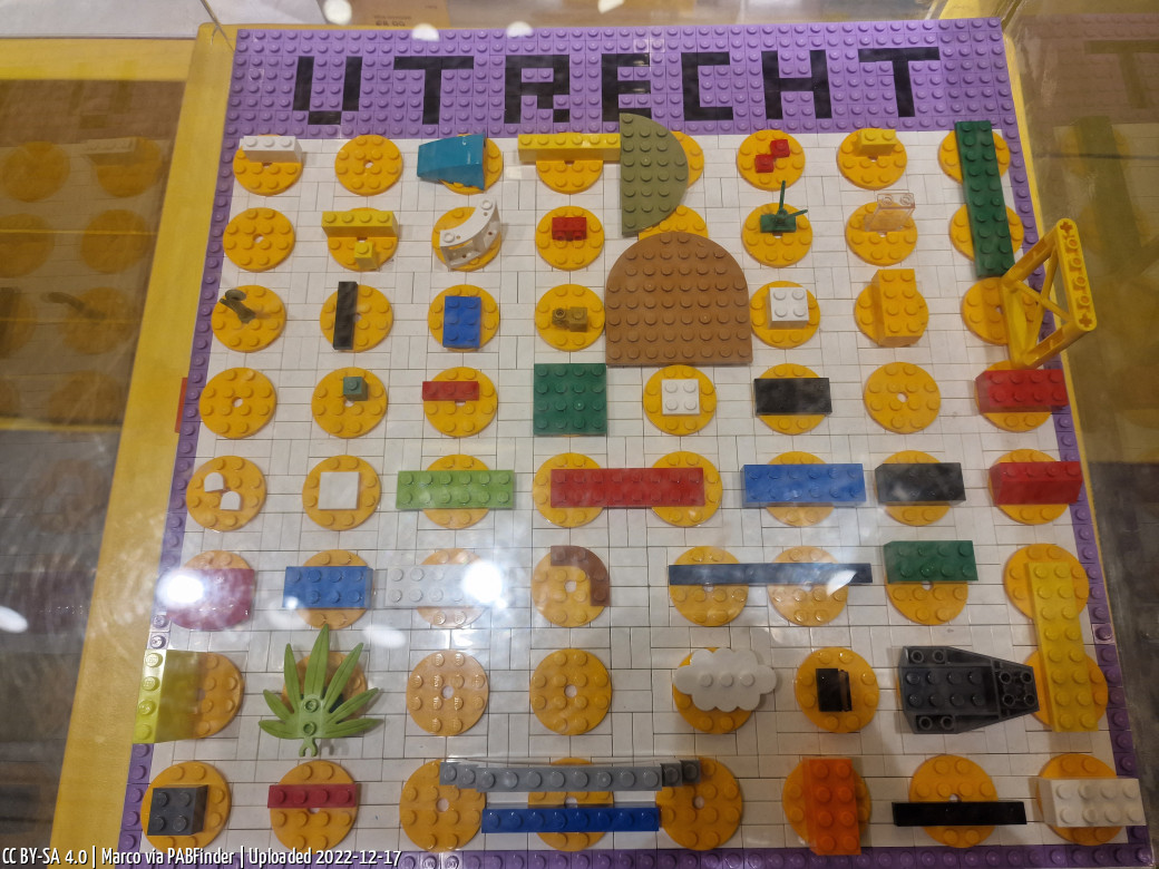 Pick a Brick photo from LEGO Store Utrecht, Dec 17, 2022 | PABFinder