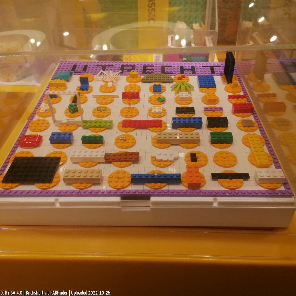 Pick a Brick photo from LEGO Store Utrecht, Oct 26, 2022 | PABFinder